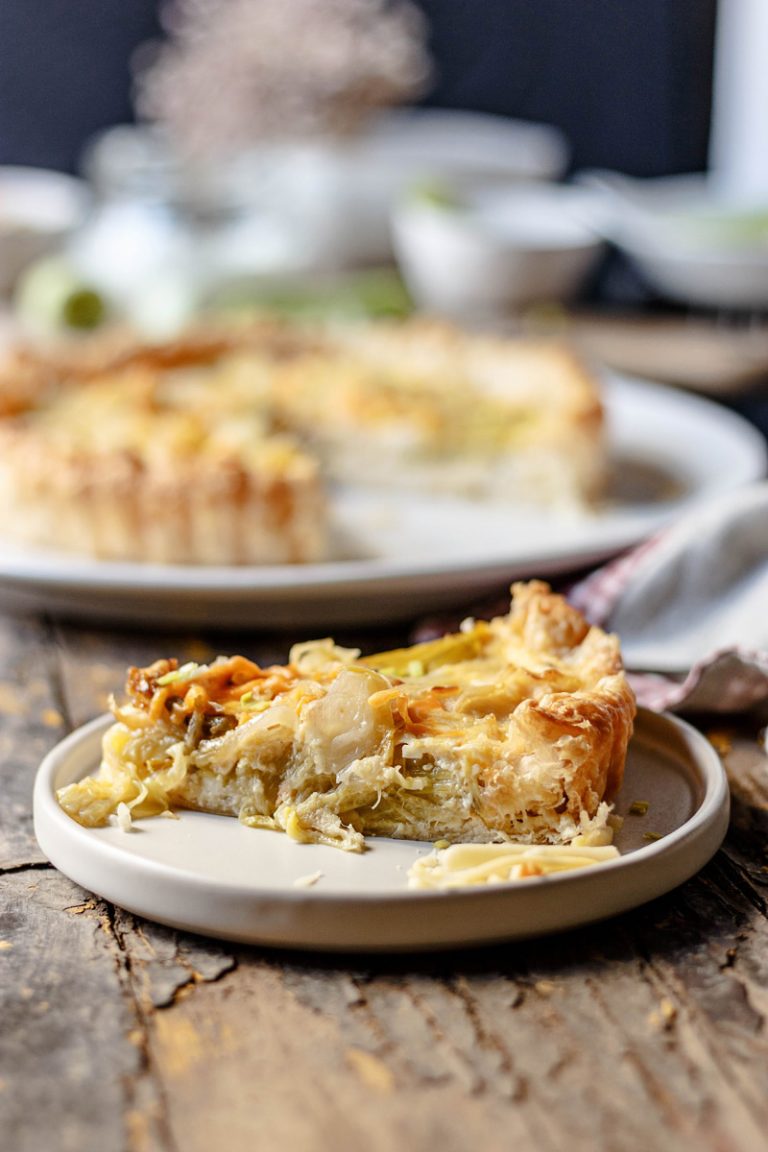 pastel de puerros con hojaldre fácil y casero